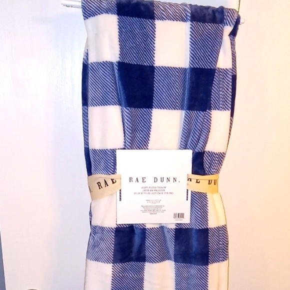 Rae Dunn | Bedding | Rae Dunn Soft Plush Throw | Poshmark
